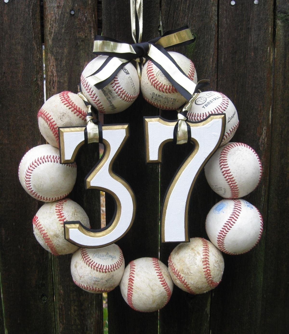 Baseball Love Wreath - With Two Letters Or Numbers on Luulla