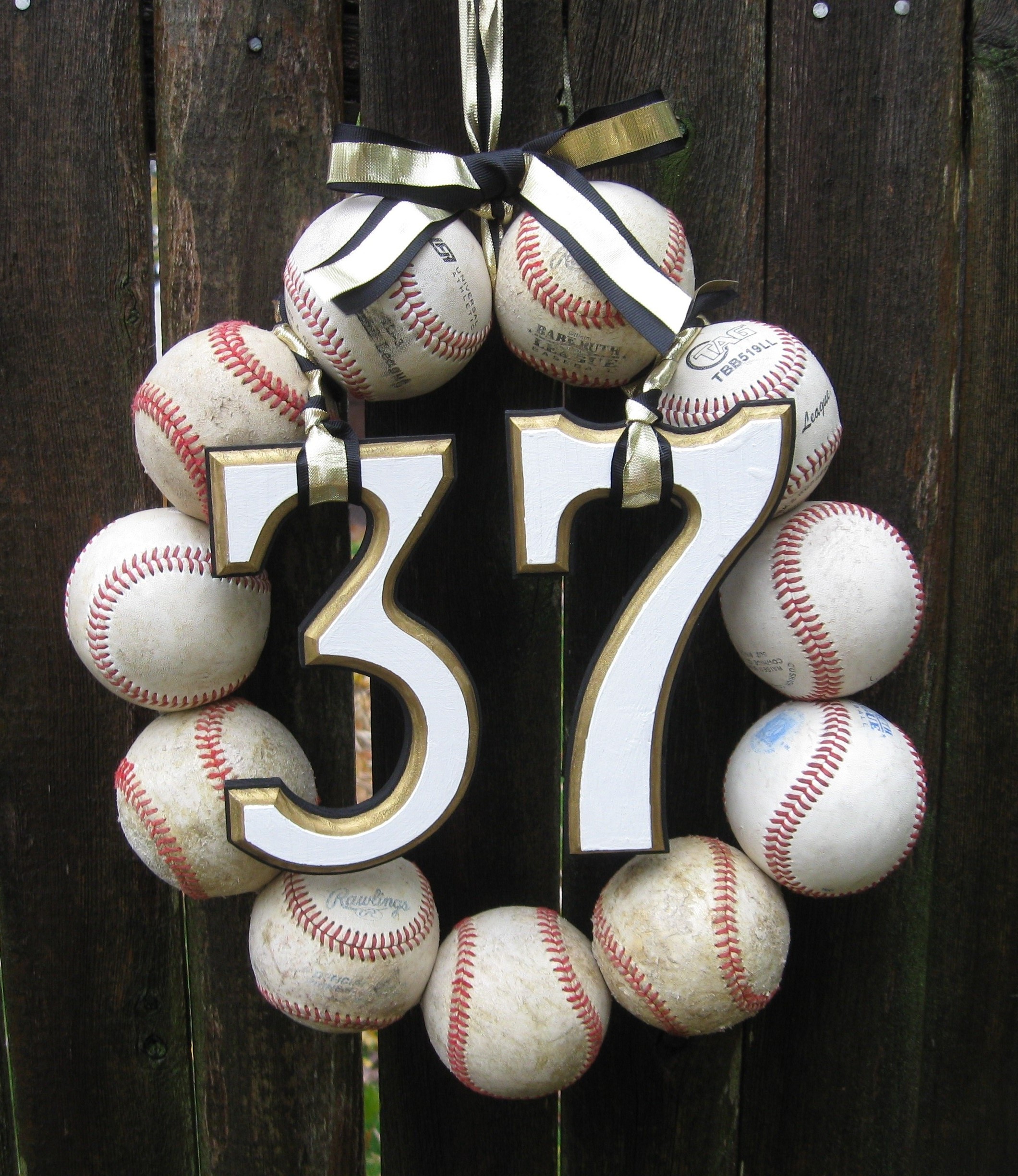 Baseball Love Wreath - With Two Letters Or Numbers on Luulla